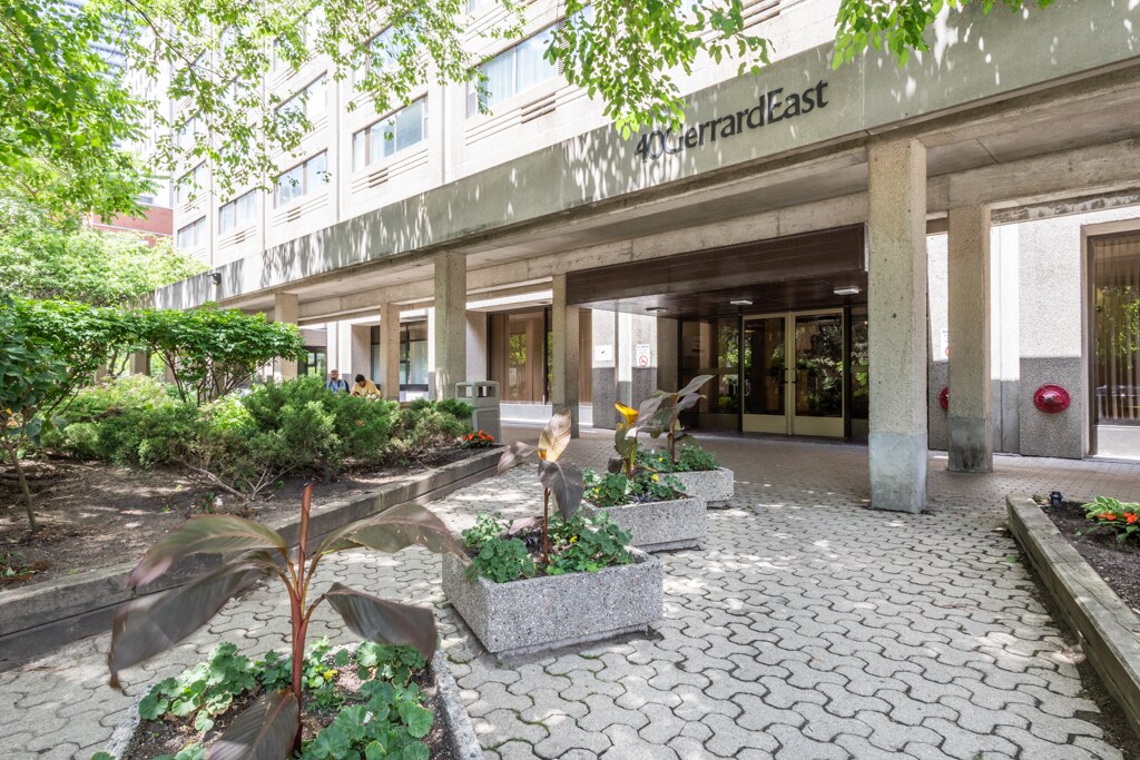 40 Gerrard Street East Apartments Apartments - 40 Gerrard St E Toronto ...