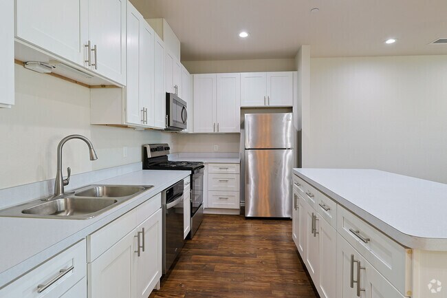 Georgian Acres Apartments for Rent with High Ceilings - Austin, TX ...