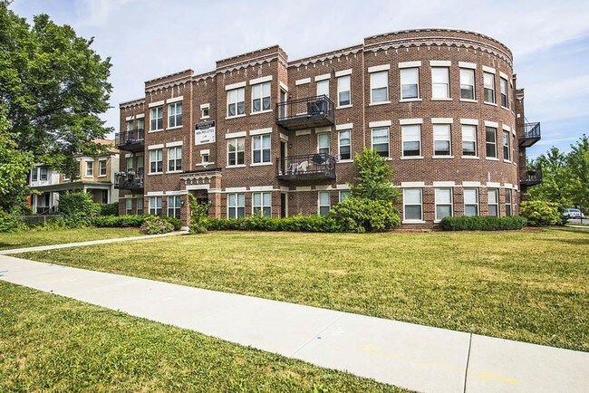5706 W Lake St Apartments - Chicago, IL | Apartments.com