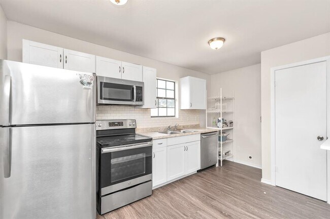 915 Eleanor St Unit C, Houston, TX 77009 - Room for Rent in Houston, TX | Apartments.com