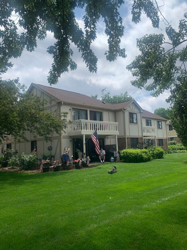 Addolorata Villa Apartments for Rent with a Walk-In Closet - Wheeling ...