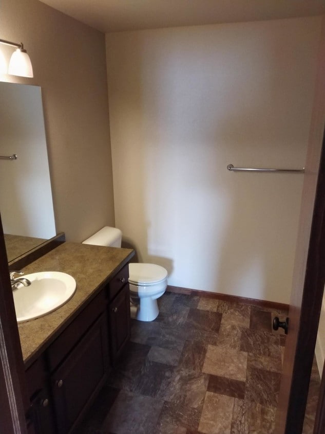 1511 Sharloh Lp, Bismarck, ND 58501 - Townhome Rentals in Bismarck ND ...