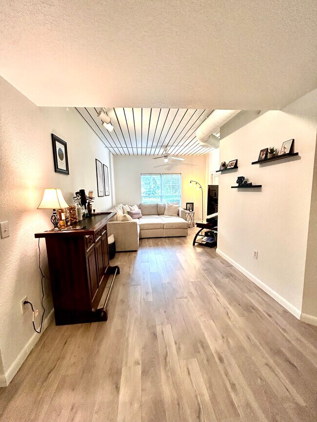 2410 W Azeele St Unit 211, Tampa, FL 33609 - Condo for Rent in Tampa ...