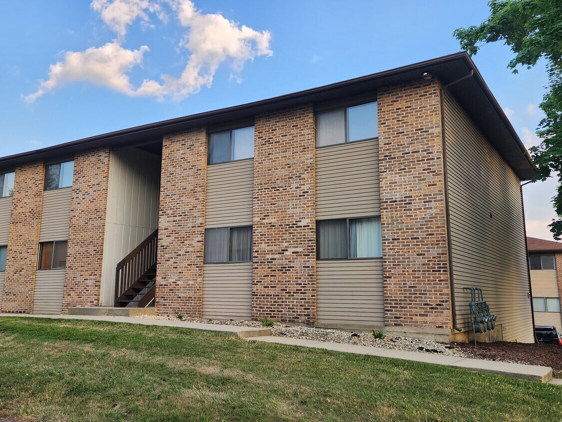 391 S Collins St Unit A, South Elgin, IL 60177 - Condo for Rent in ...