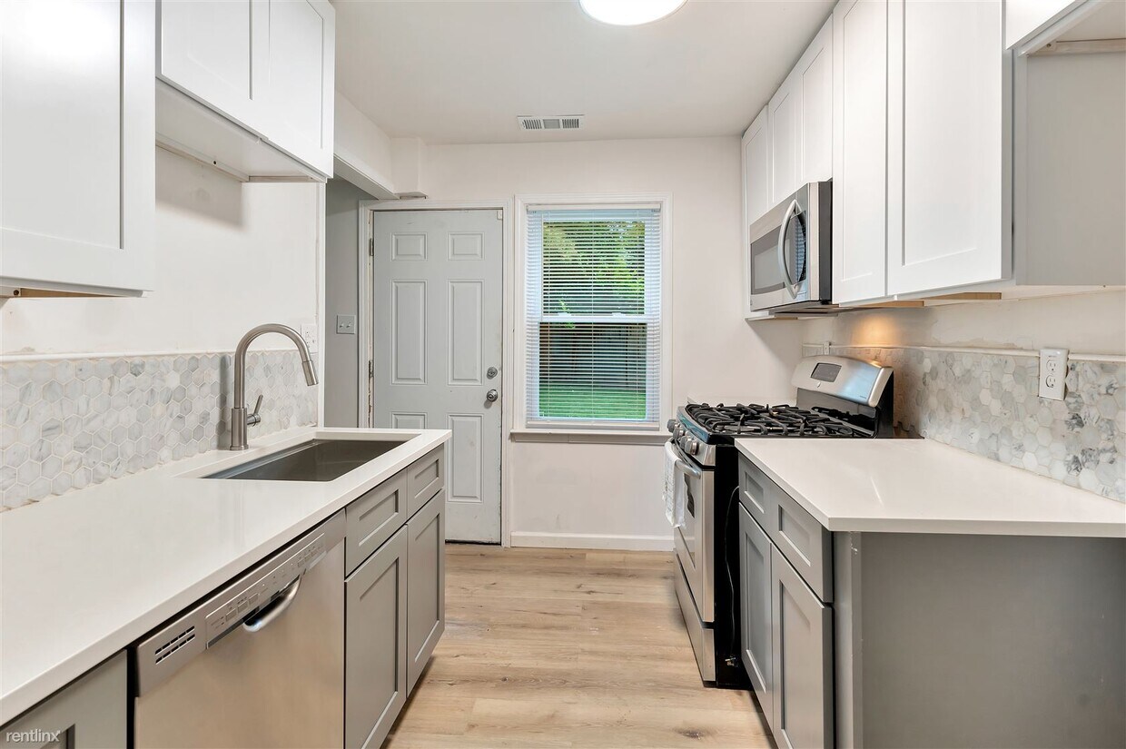 12701 W Nine Mile Rd, Oak Park, MI 48237 - House Rental in Oak Park, MI ...