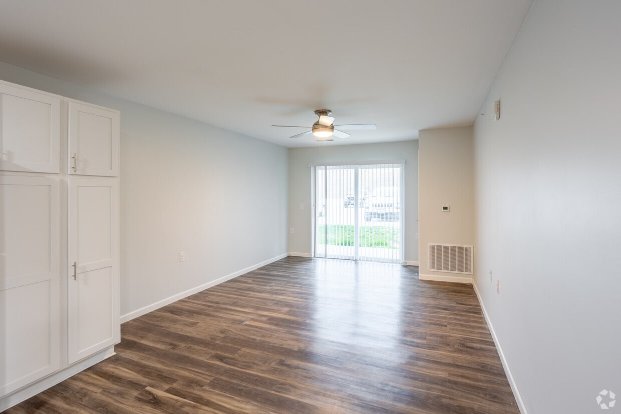 Cottage Bluff Apartments - 907 Ikes Peak Rd Clinton, IA 52732 ...