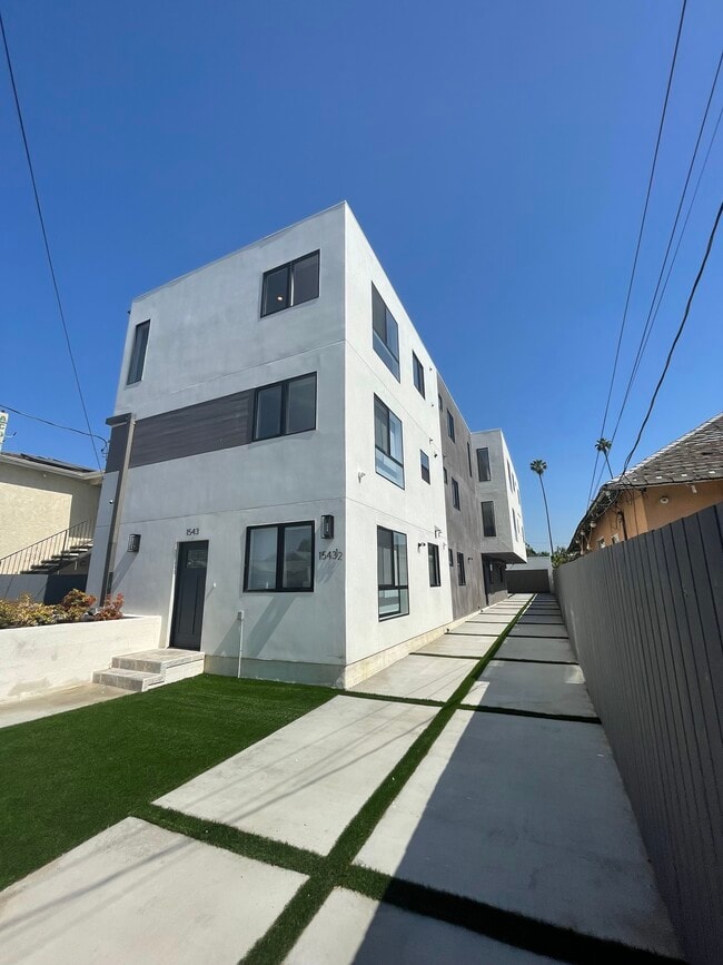 1543 W 37th Pl, Los Angeles, CA 90018 - Townhouse for Rent in Los ...