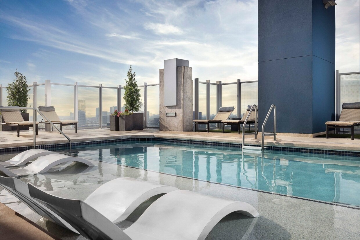 SkyHouse River Oaks Apartments - 2031 Westcreek Ln Houston, TX 77027 ...