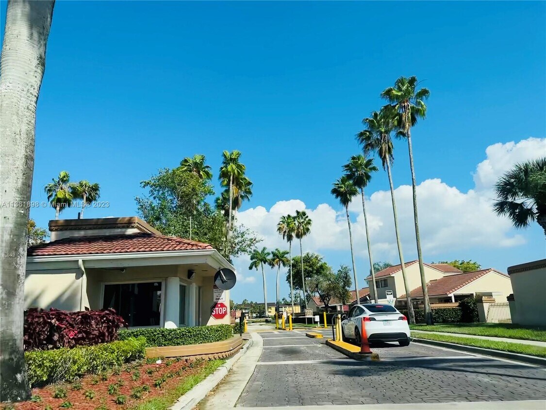 6546 NW 171st St, Hialeah, FL 33015 - Townhome Rentals in Hialeah FL ...