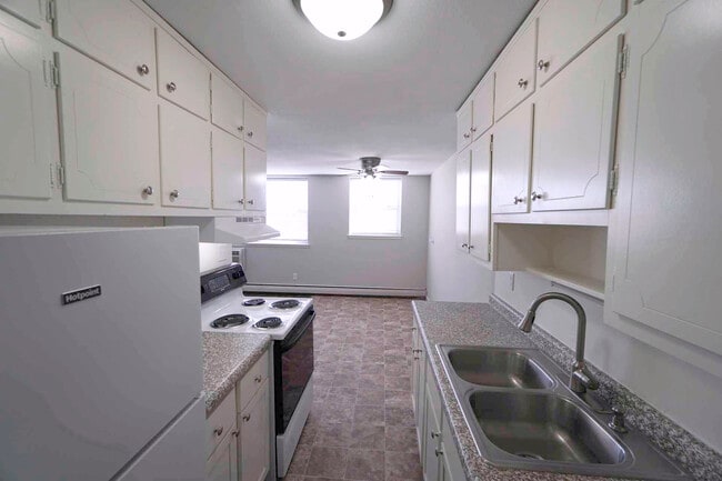 Colonial Terrace - Apartments in West Saint Paul, MN | Apartments.com