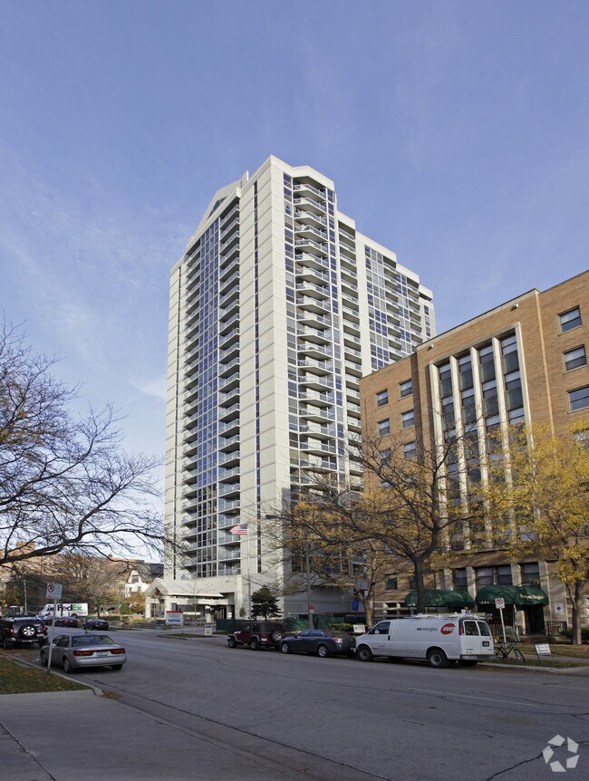 Landmark On The Lake Rentals - Milwaukee, WI | Apartments.com