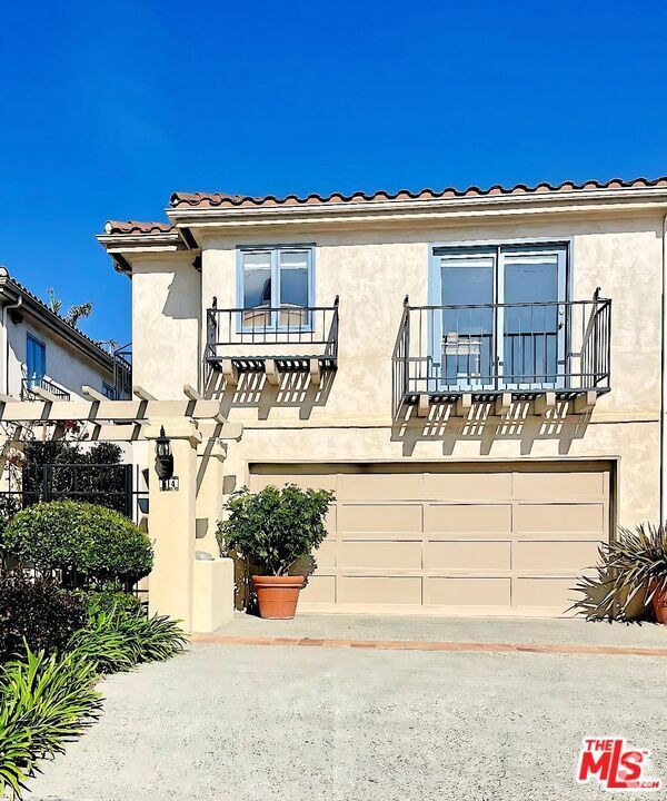 Channel View Heights Apartments for Rent with a Living Room - Santa ...