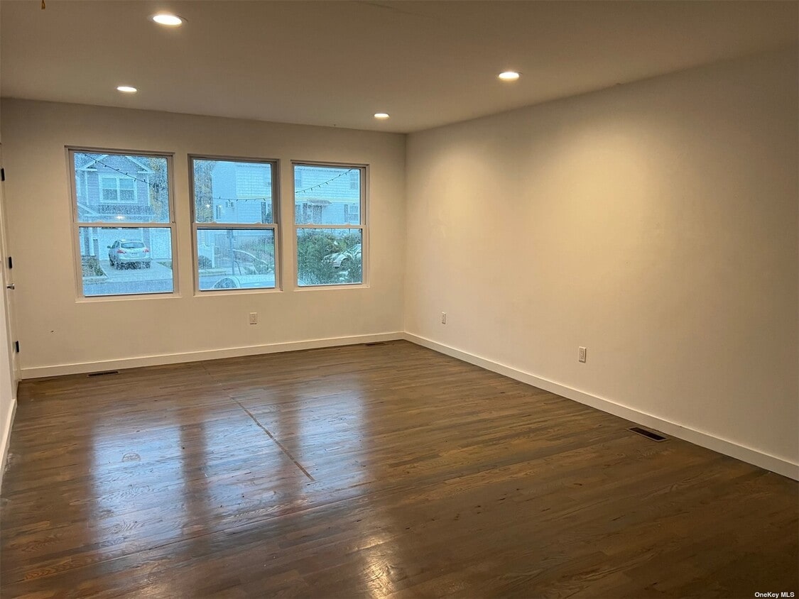 1357 Commodore Rd Unit 1, Uniondale, NY 11553 - 1357 Commodore Rd ...