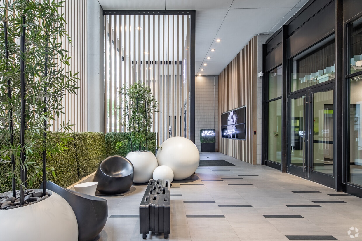 21 E Chestnut - Apartments in Chicago, IL | Apartments.com