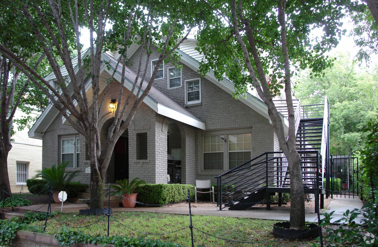 Tri-Plex - 3112 Elizabeth St Dallas, TX 75204 | Apartments.com