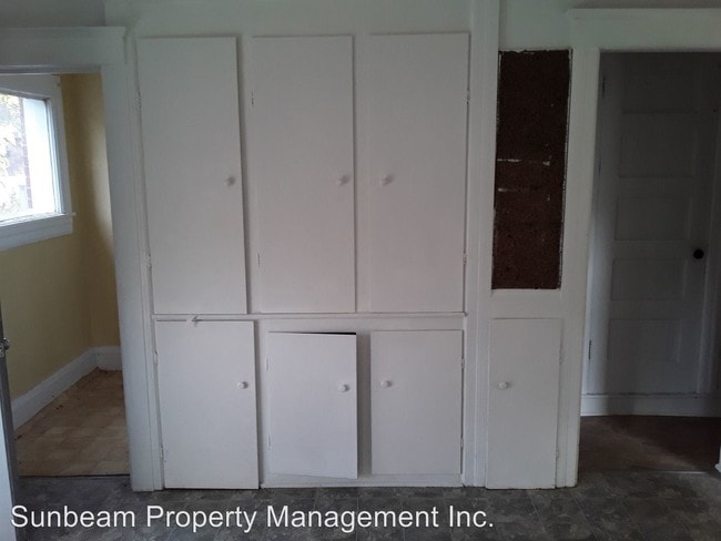 422 W Ganson St, Jackson, MI 49201 - Room for Rent in Jackson, MI ...