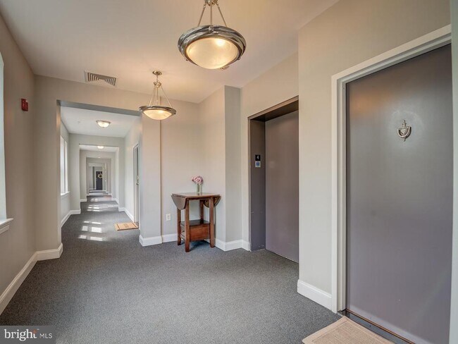 1633 N Colonial Terrace Unit 413, Arlington, VA 22209 - Room for Rent ...