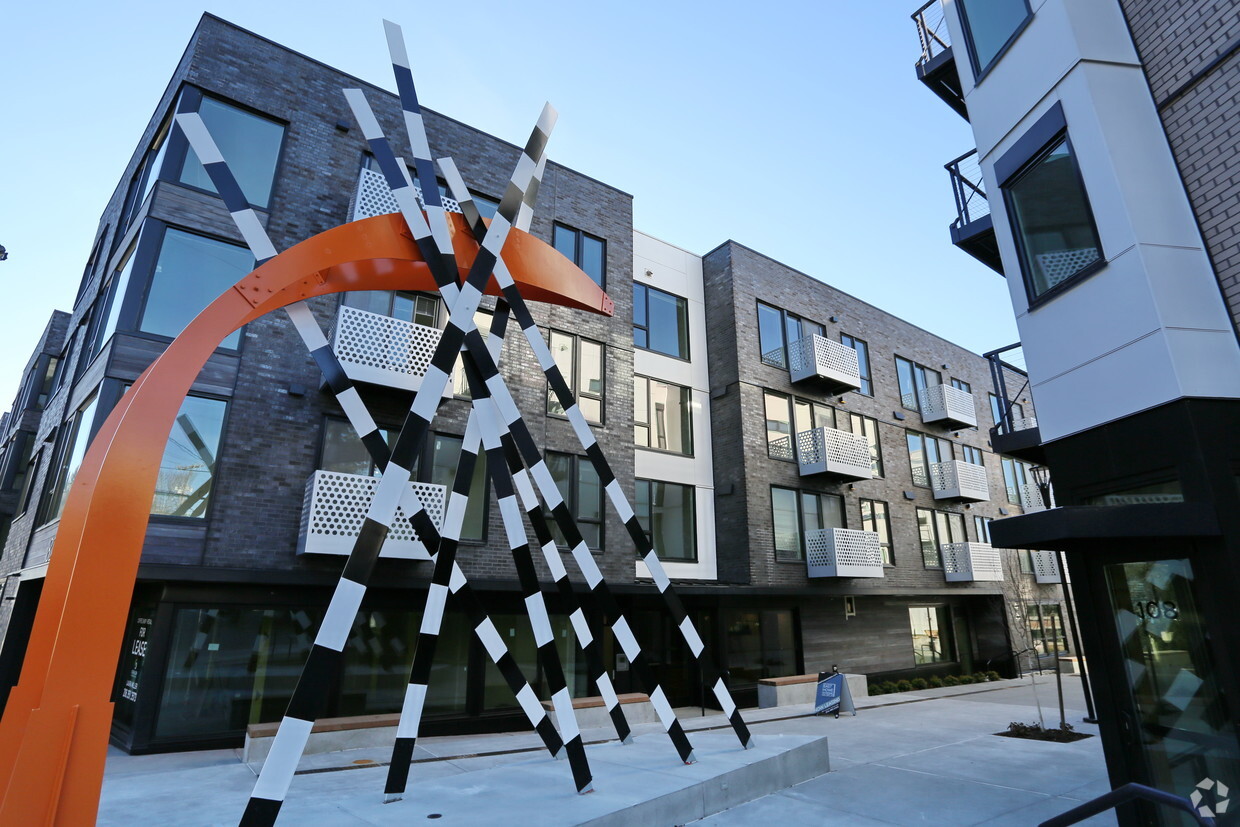 East Howe Steps Apartments - 1823 Eastlake Ave E Seattle, WA ...