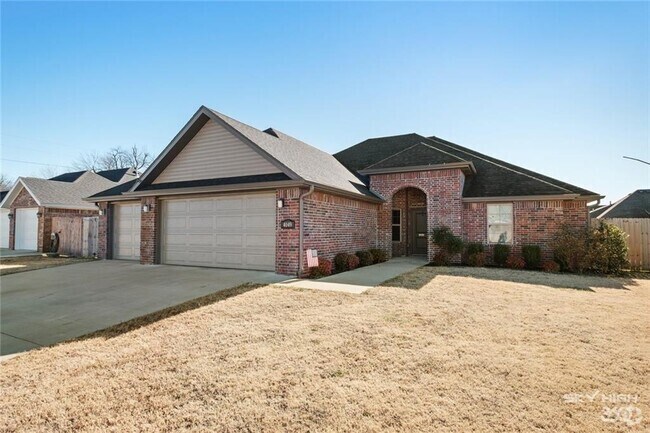 Grand Valley Apartments for Rent with Extra Storage - Springdale, AR ...