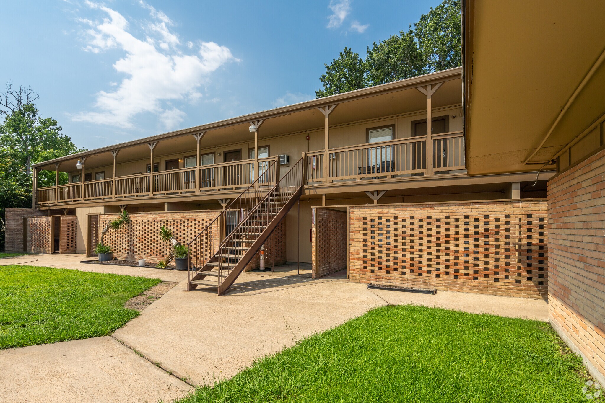 Chelsea Court - 1349 Jefferson Dr Port Arthur, TX 77642 | Apartments.com