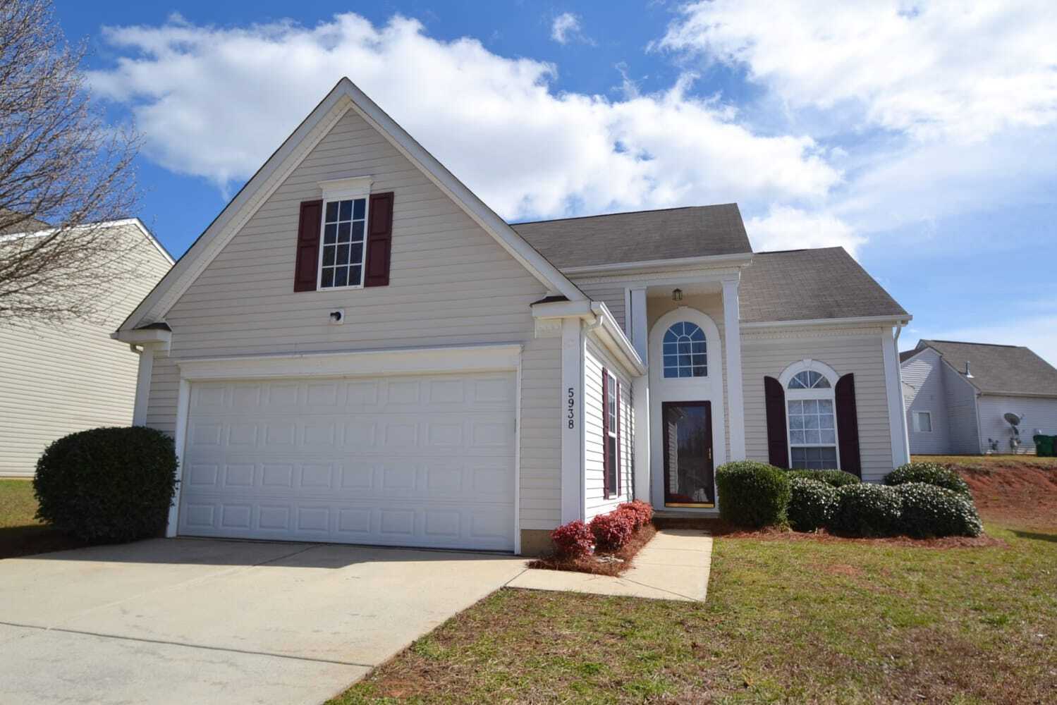 5938 Laurenfield Dr, Charlotte, NC 28269 | Apartments.com