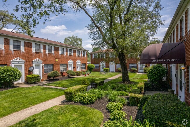 Beechwood Apartments for Rent with Hardwood Floors - Columbus, OH - 10 ...