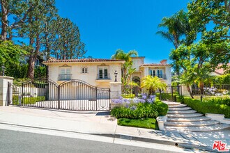 Beverly Glen Apartments for Rent with a Living Room - Beverly Hills, CA ...