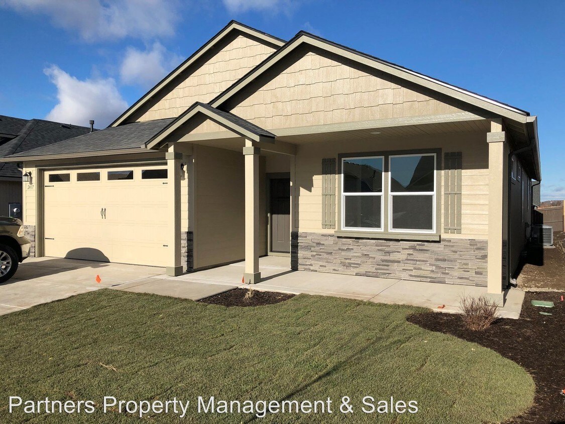 2437 NW Hemlock Ave, Redmond, OR 97756 - House Rental in Redmond, OR ...