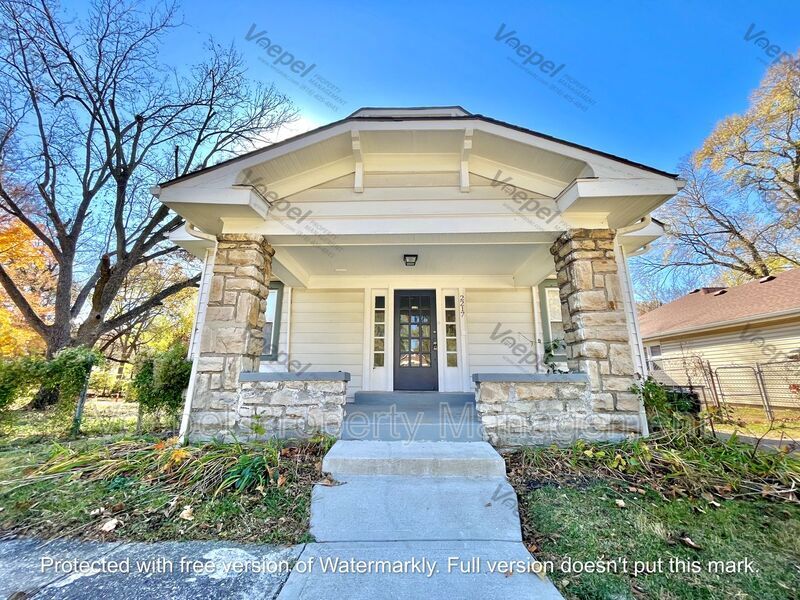 2217 E 73rd St, Kansas City, MO 64132 - House Rental in Kansas City, MO ...