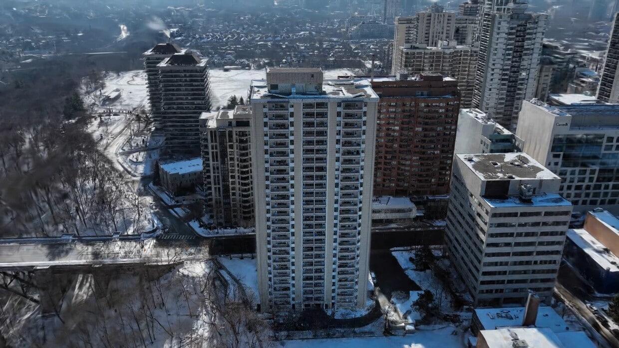 80 St. Clair East Apartments - 80 St Clair Av E Toronto, ON ...