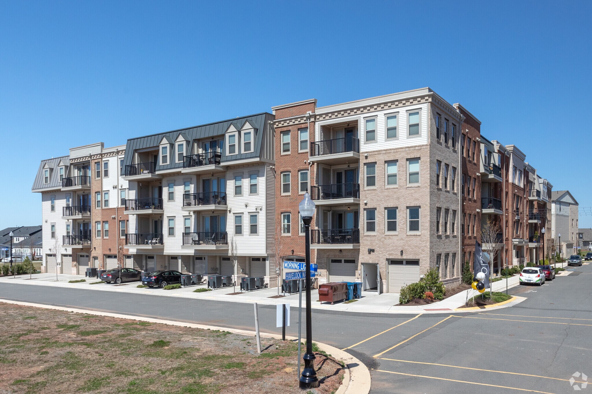 Landbay C, Phase 4 - 42833 Beaver Crossing Sq Ashburn, VA 20148 ...