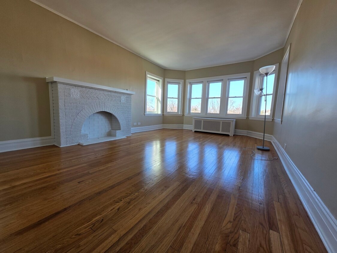 4831 W Roscoe St Unit 2, Chicago, IL 60641 - Room for Rent in Chicago ...