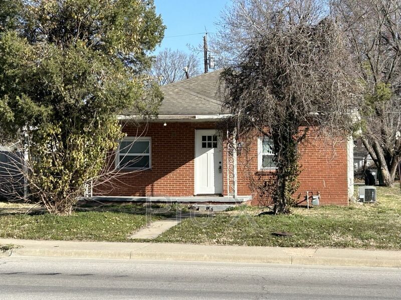1011 E 4th St, Pittsburg, KS 66762 - House Rental in Pittsburg, KS ...