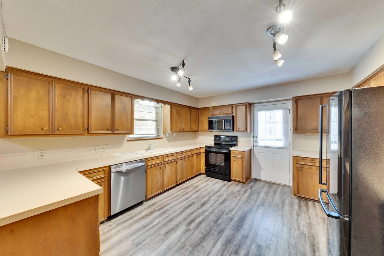 3211 Bruce Dr, Austin, TX 78735 - House Rental in Austin, TX ...
