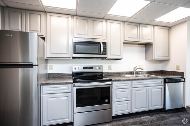 Governor's Manor Apartments - 2100 E High St Springfield, OH ...