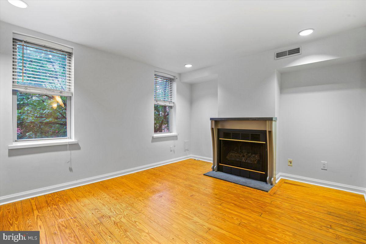 2029 Bainbridge St Unit 2, Philadelphia, PA 19146 - Room for Rent in ...