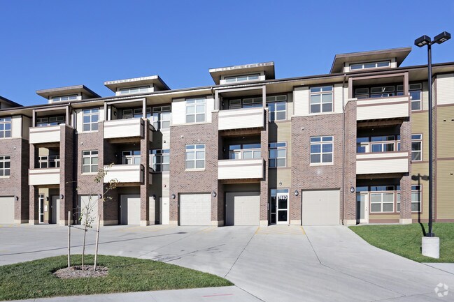 Brookside Apartments at Fallbrook Apartments - Lincoln, NE | Apartments.com
