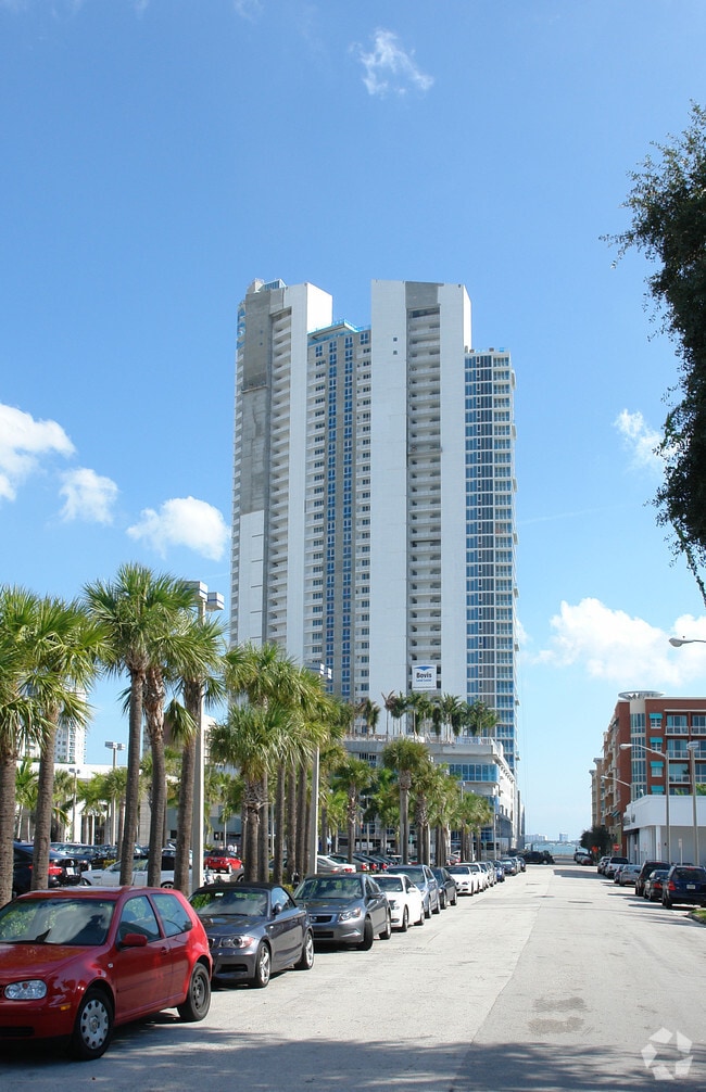 Paramount Bay Apartments - Miami, FL | Apartments.com