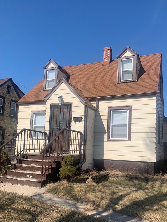 5210 W Villard Ave, Milwaukee, WI 53218 - House Rental in Milwaukee, WI ...