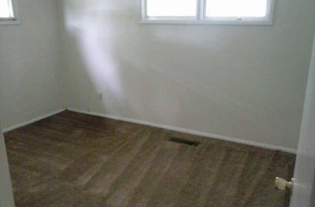 3301 SE Emerson St, Topeka, KS 66605 - House Rental in Topeka, KS ...