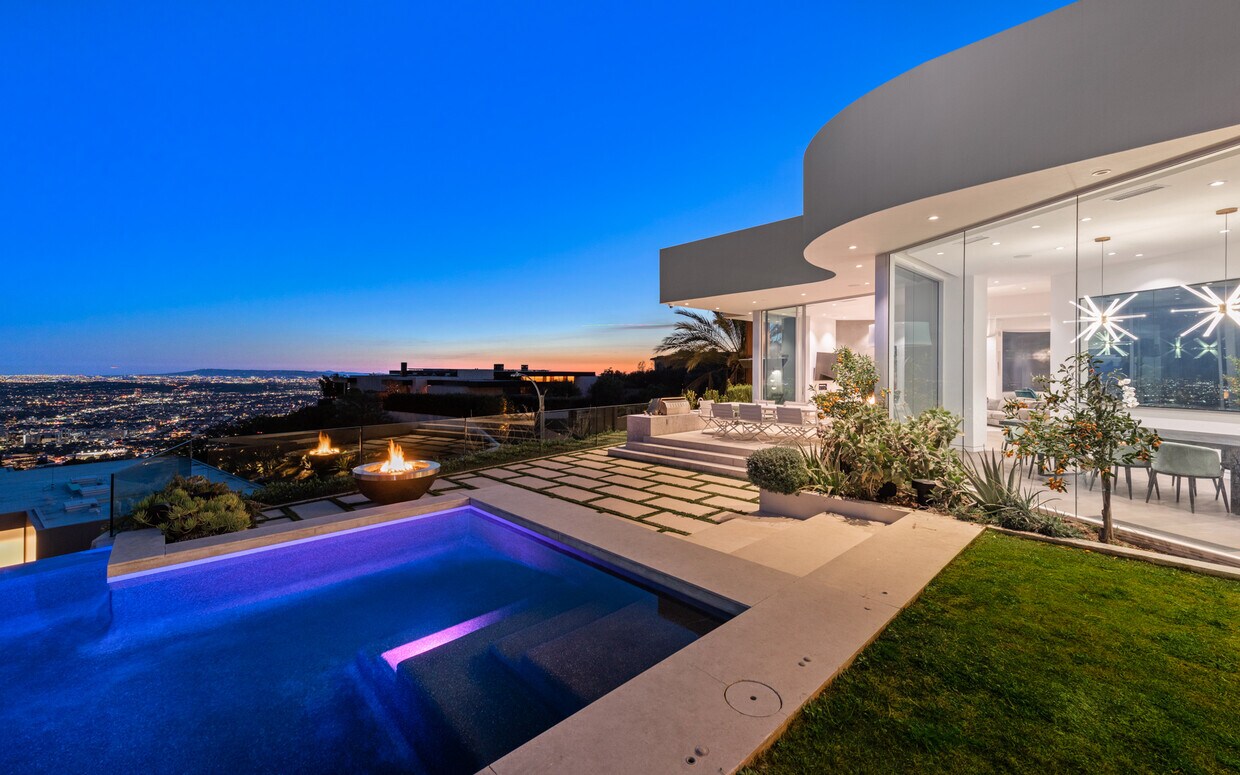 9305 Nightingale Dr, Los Angeles, CA 90069 - House Rental in Los ...