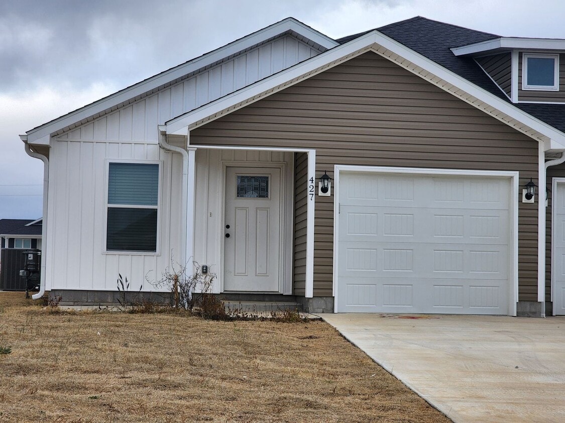 427 Alex Jordan Dr, Duenweg, MO 64841 - Townhome Rentals in Duenweg MO | Apartments.com