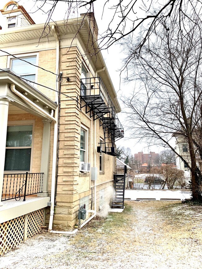 911 Clinton Springs Ave Unit 4, Cincinnati, OH 45229 - 911 Clinton ...