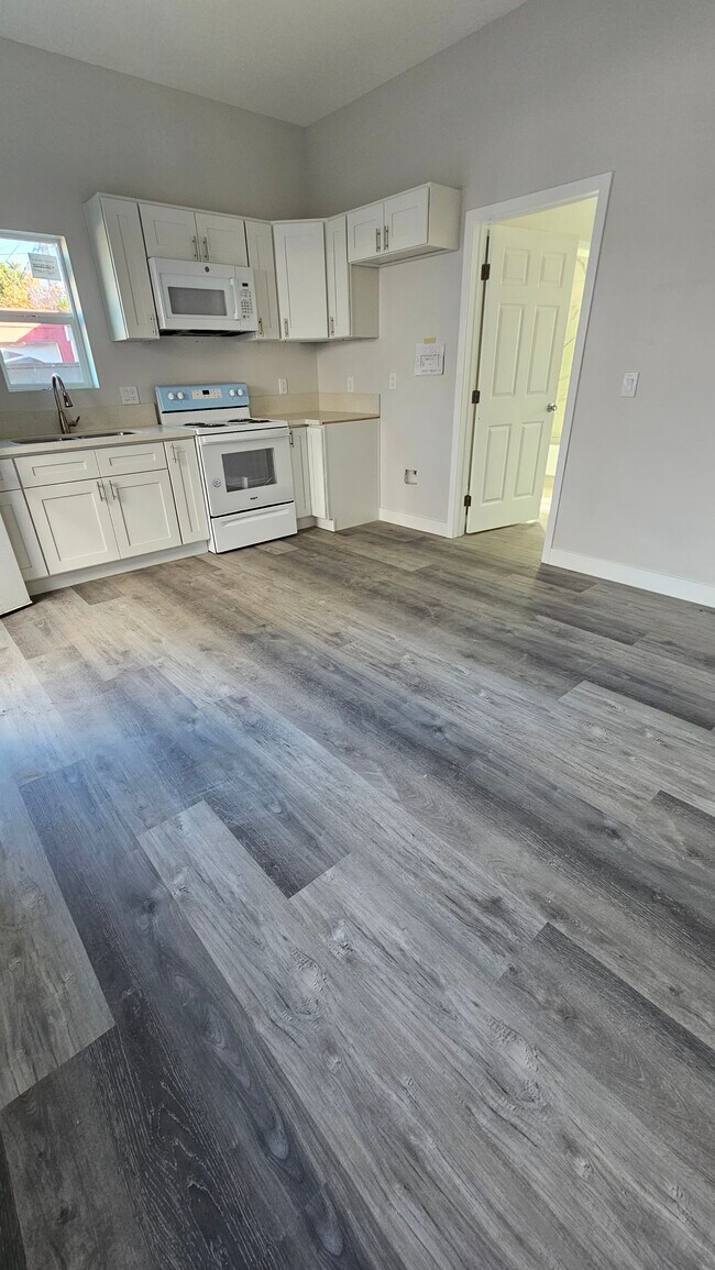 138 W 99th St, Los Angeles, CA 90003 - Townhome Rentals in Los Angeles ...