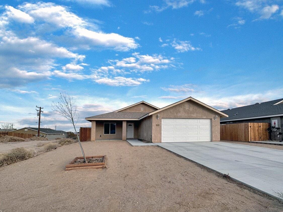 1320 S McCall St, Ridgecrest, CA 93555 - Room for Rent in Ridgecrest ...