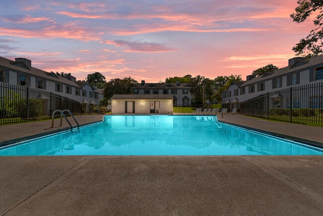 Apartments for Rent with a Swimming Pool Near Cherokee Park ...