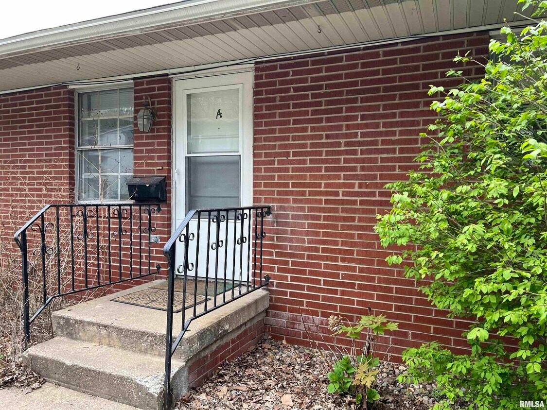 745 E Shore Dr Unit A, Pekin, IL 61554 - Room for Rent in Pekin, IL | Apartments.com