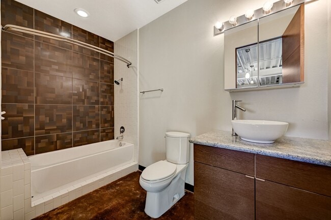 Trendy Loft Living Near The Arts District! - 701 Shadow Ln Las Vegas ...