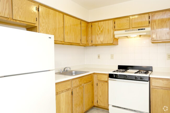 Hampton Gardens Apartments - Middlesex, NJ | Apartments.com