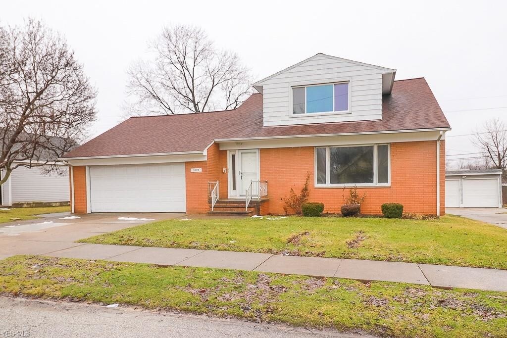 11425 Tonsing Dr Unit 2, Garfield Heights, OH 44125 - Room for Rent in ...